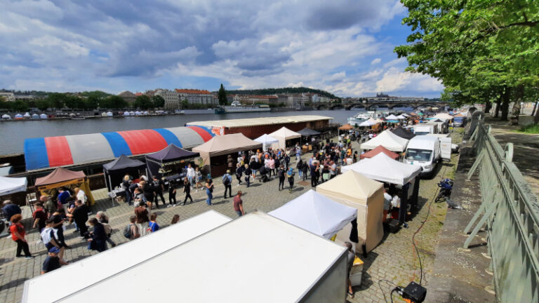 Naplavka Farmers Market - Livingprague.com